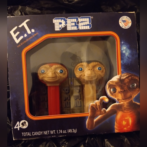 PEZ | Games | Pez Candy Dispenser Et 4th Anniversary Gift Set ...